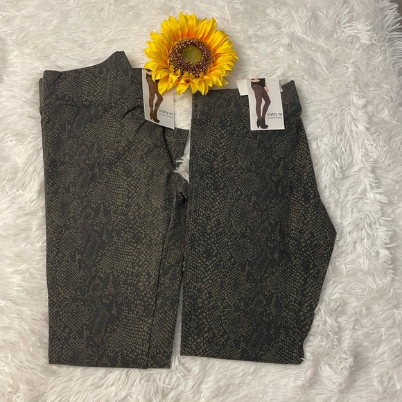 Matty M | Pants & Jumpsuits | Matty M Green Snake Print Leggings Nwt ...